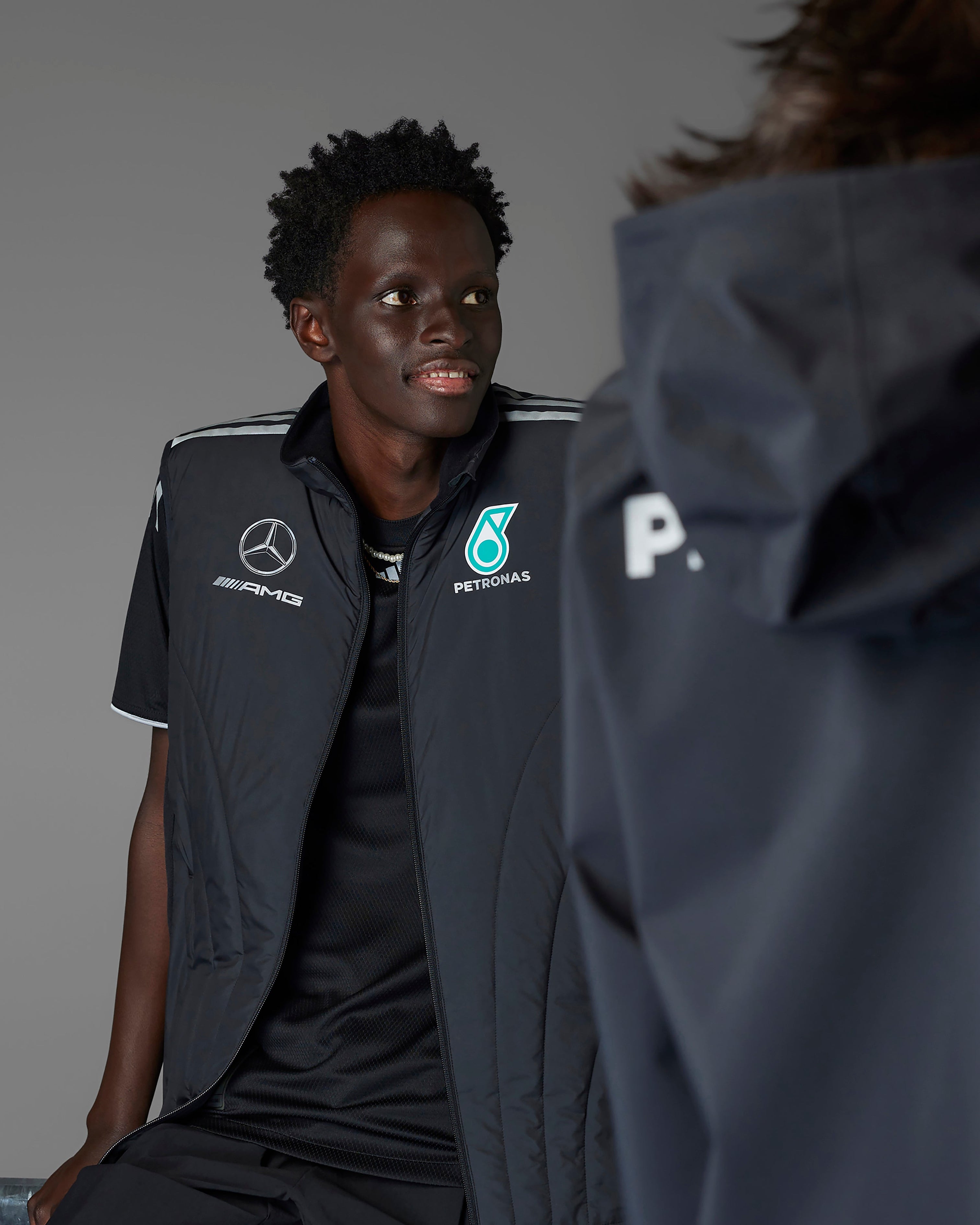 Mens 2025 Mechanics Vest Black | Official Mercedes-AMG PETRONAS F1 Team ...