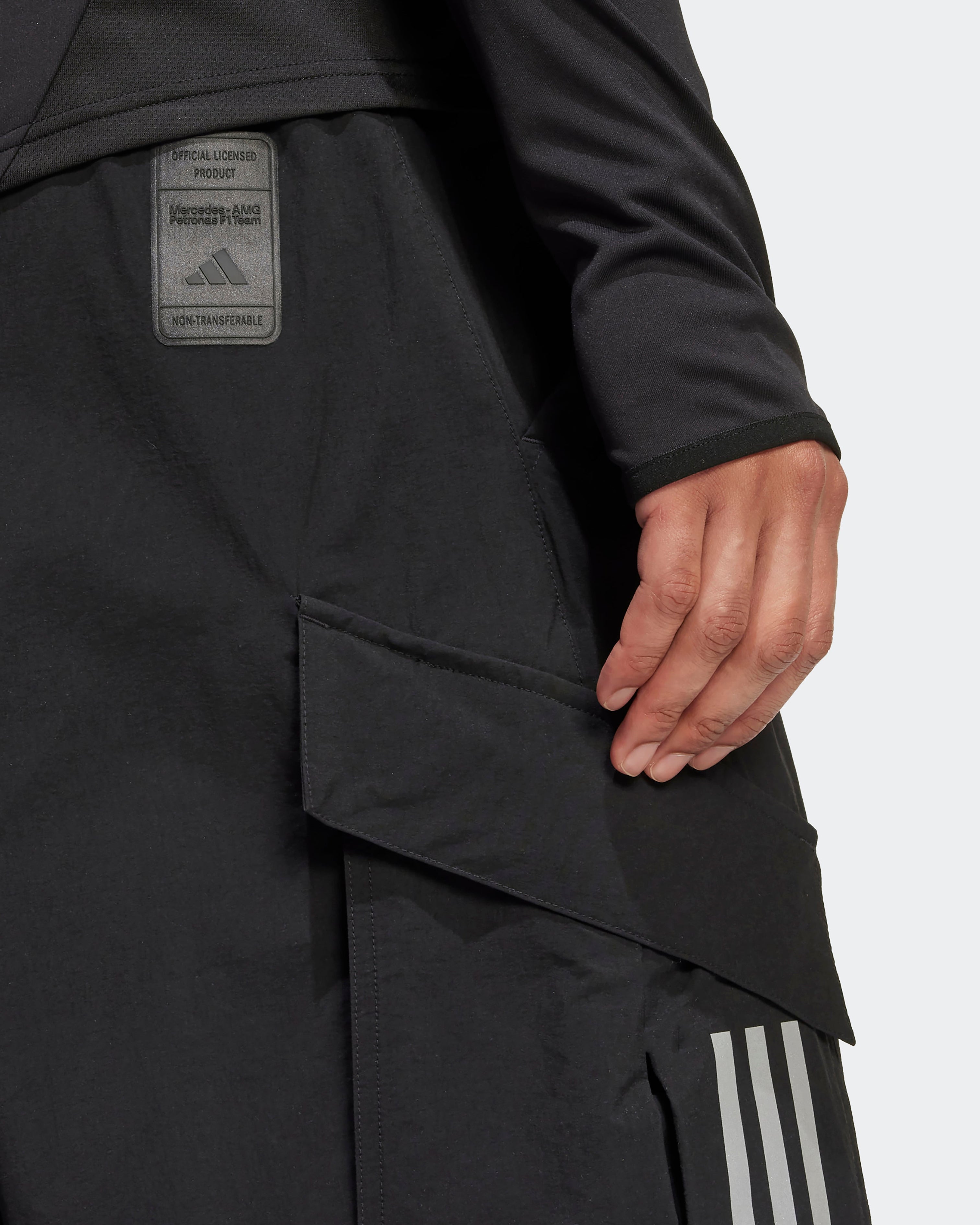 Mens 2025 Mechanics Joggers Black | Official Mercedes-AMG PETRONAS F1 ...