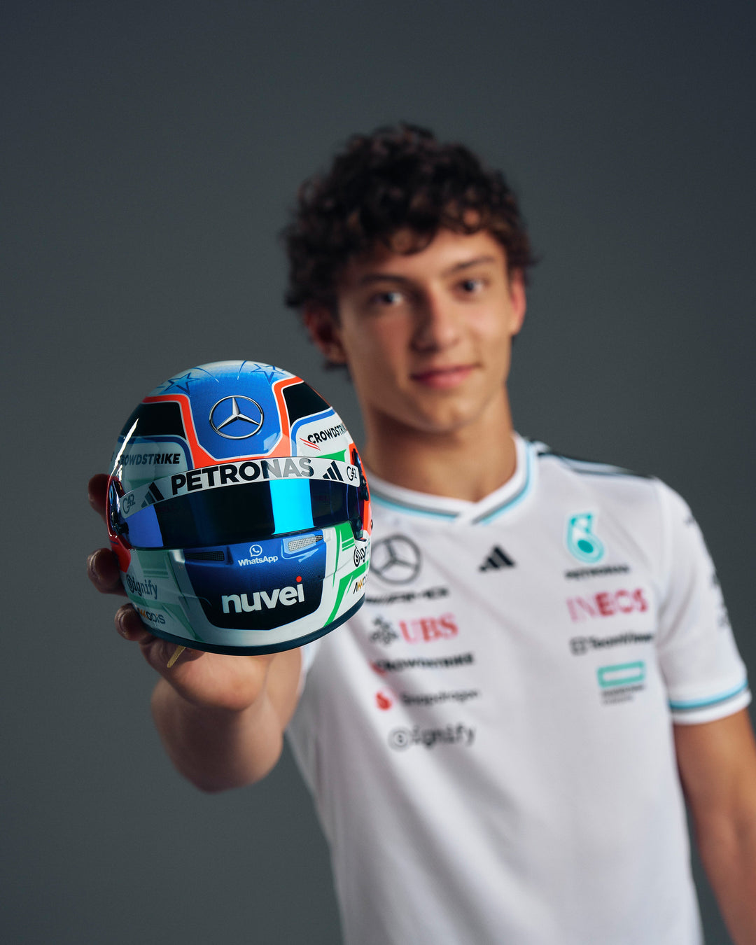 Kimi Antonelli 2025 Mini Bell Helmet Replica 1:2 | Official Mercedes ...